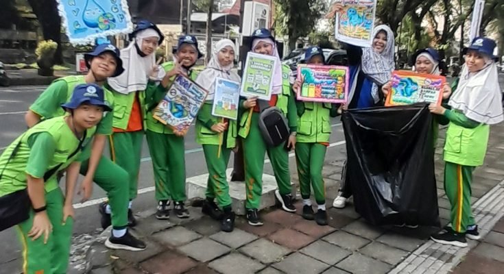 Aksi Nyata Kader Adiwiyata MIN 1 : Kampanye Bersih Lingkungan | MIN 1 Kota Malang